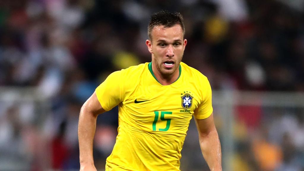 Arthur surge como principal nome da renovação da Seleção