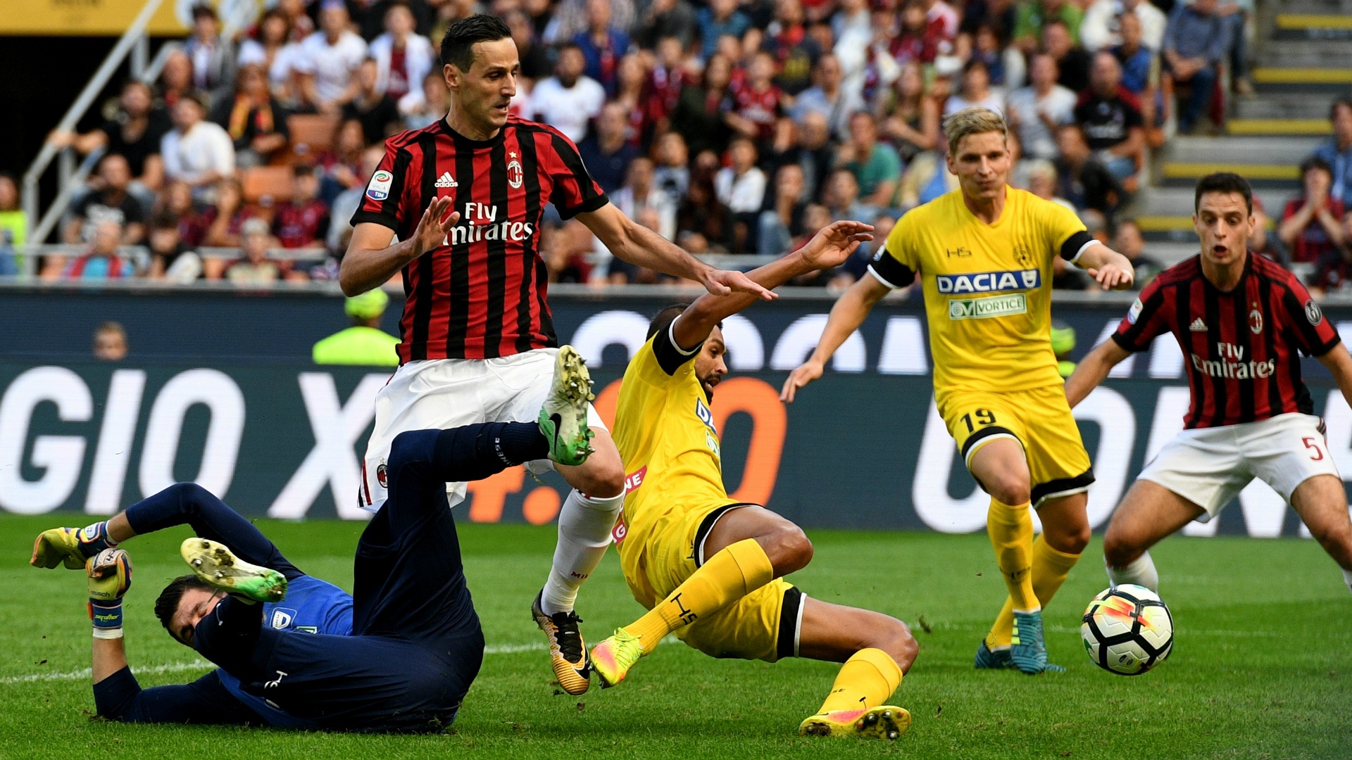 Milan-Udinese : Kalinic voit double