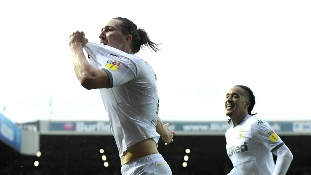 Championship: Ayling strikes to get Leeds back on track for Premier ...