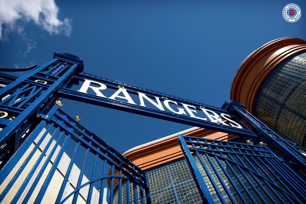 La UEFA ordenó el cierre parcial del estadio del Rangers por racismo