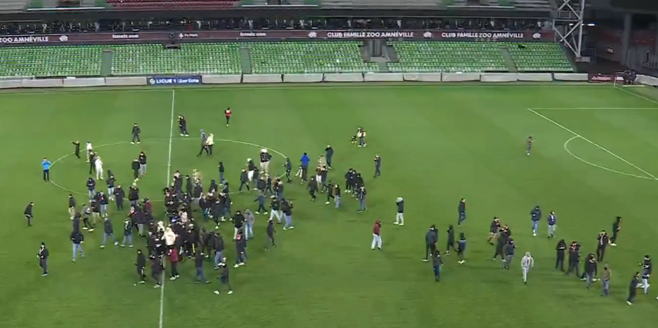 Crispación absoluta de la afición del Metz: los ultras invadieron el ...