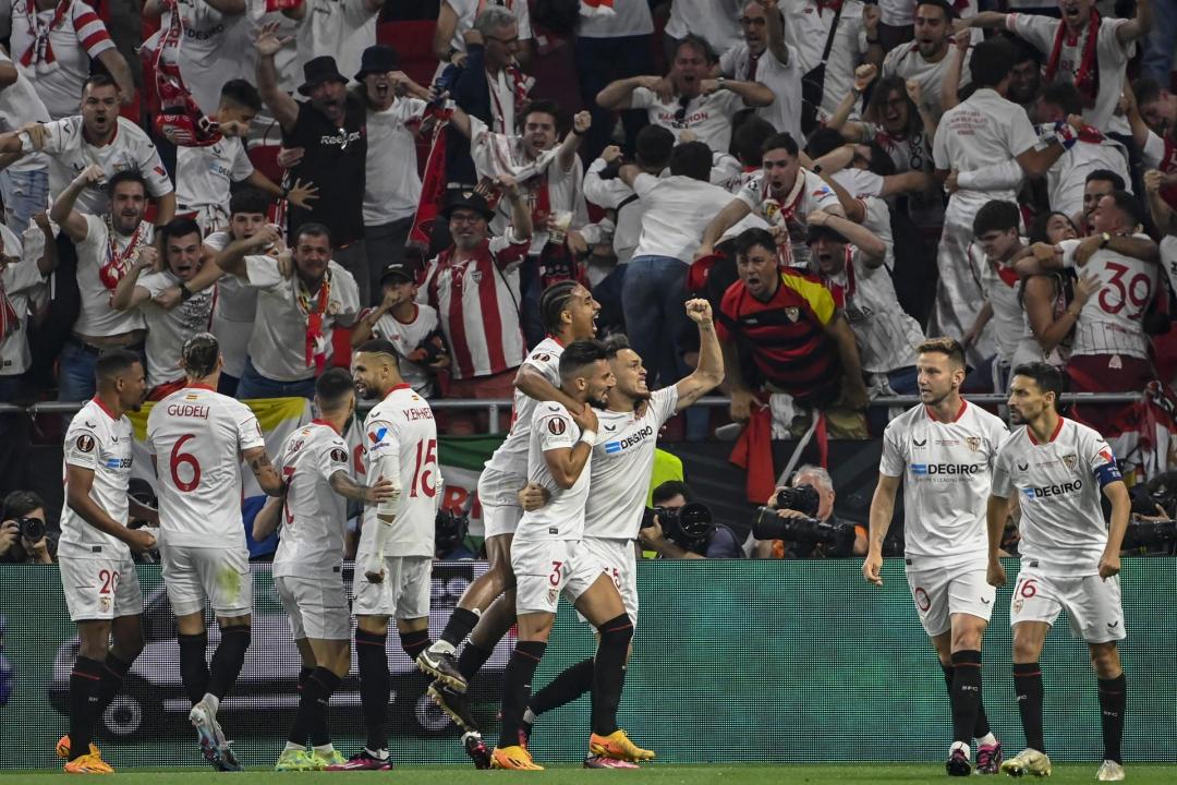 Séville remporte la 7e Europa League de son histoire