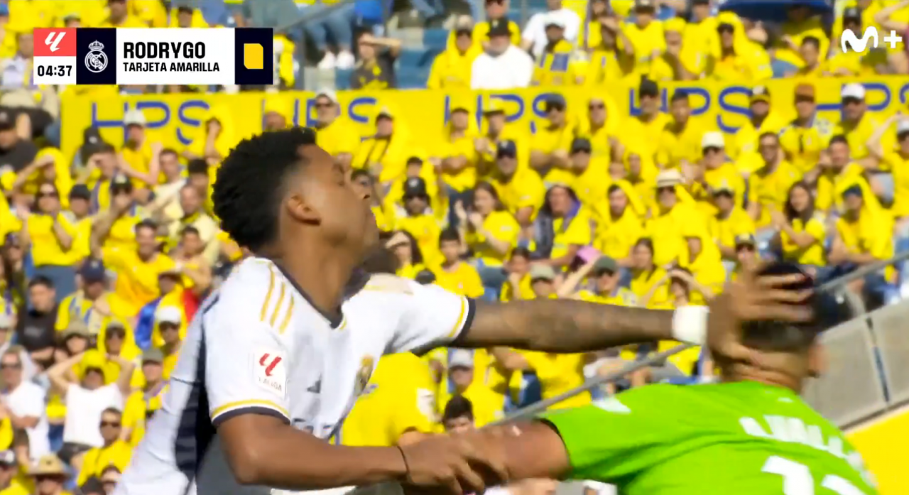 ¿Era roja a Rodrygo? El '11' dio un manotazo a Valles en la cabeza