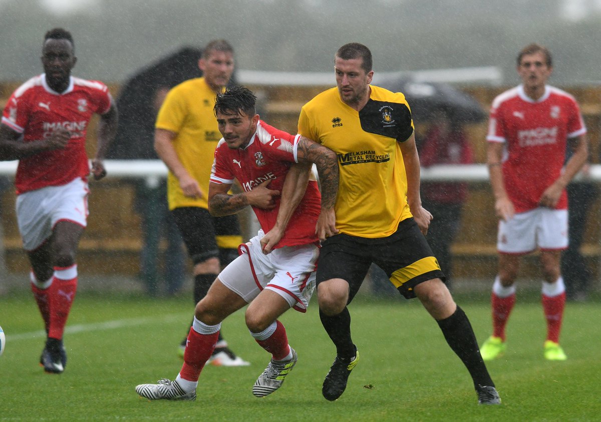 Starkey rescinde su contrato con el Swindon Town