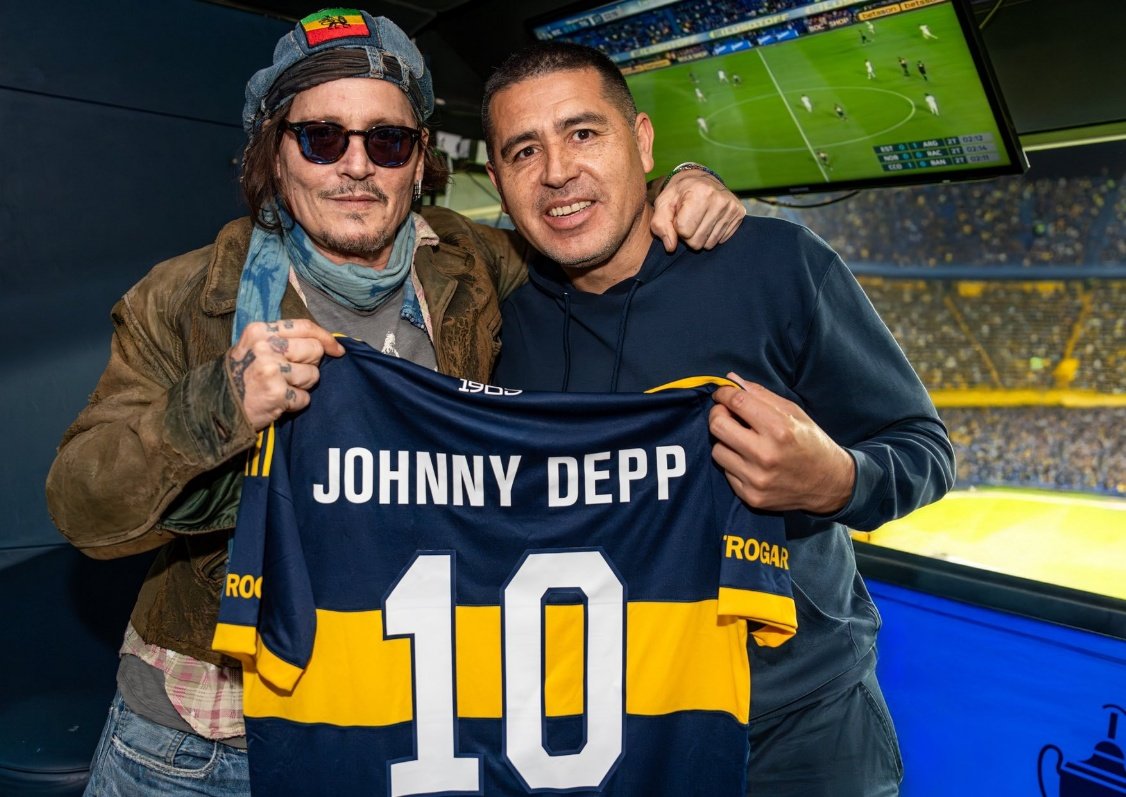 Johnny Depp disfrutó del partido que cerró el primer lugar de Boca