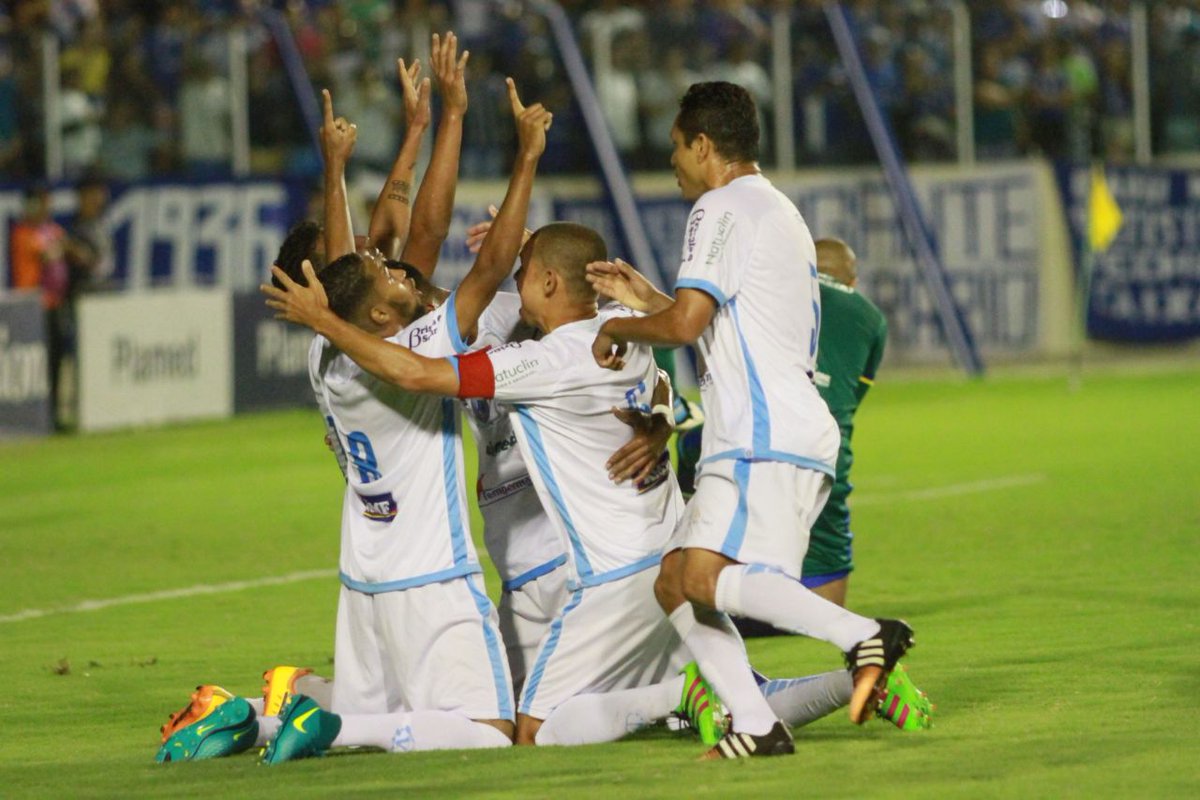 El COVID-19 dejó al equipo mermado... ¡y el portero suplente jugó de ...