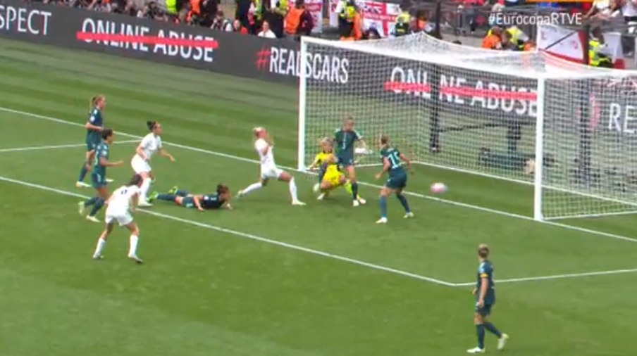 Kelly desató la locura en Wembley tras el error de Alemania