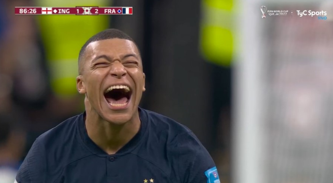 ¿Se rio de Kane o solo celebró? Así reaccionó Mbappé al penalti fallido