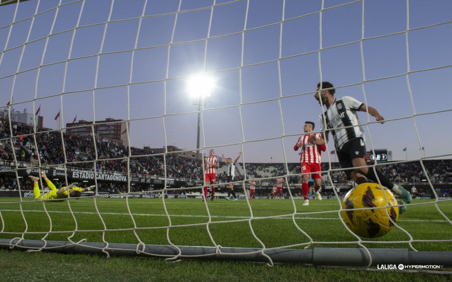 El colista sorprende y el Sporting se la pega