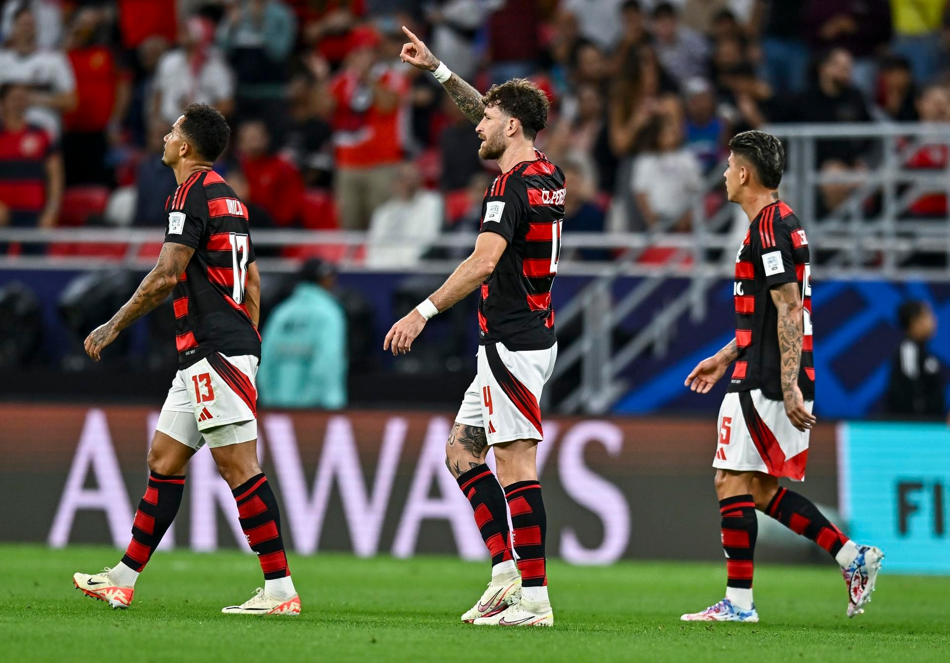 Flamengo beat Pyramids to set up PSG showdown