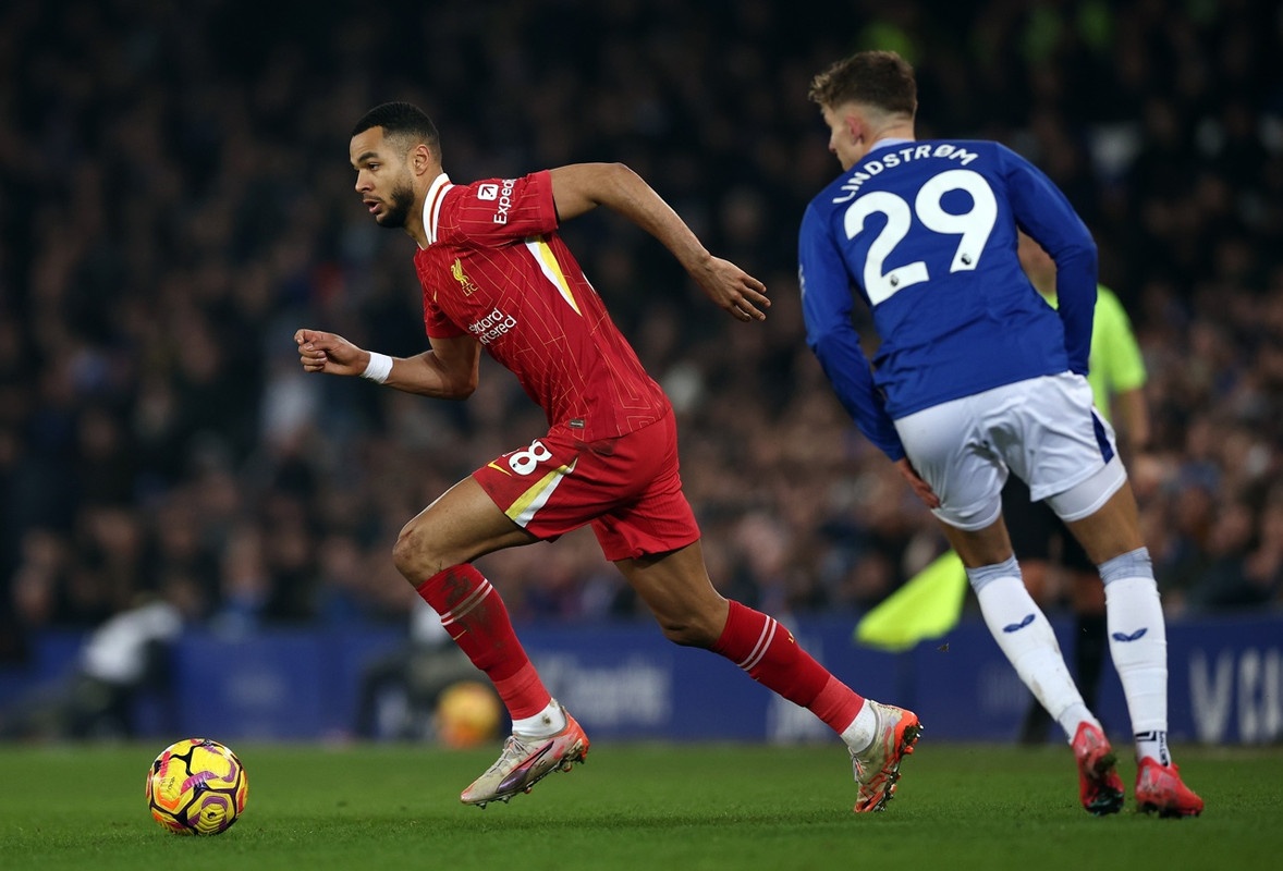 Gakpo pode desfalcar o Liverpool contra o City