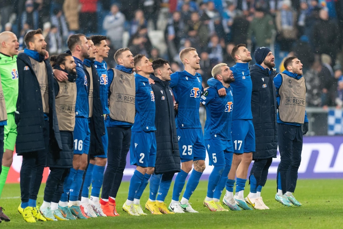 El Lech Poznan pone un pie y medio en los cuartos