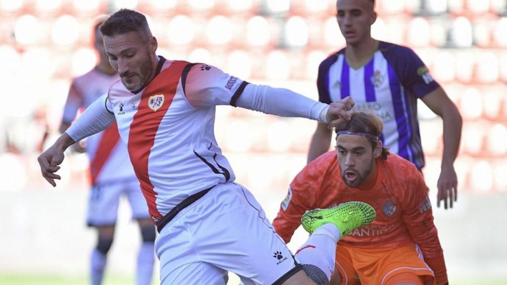 El tropiezo del Rayo alivia al Cádiz