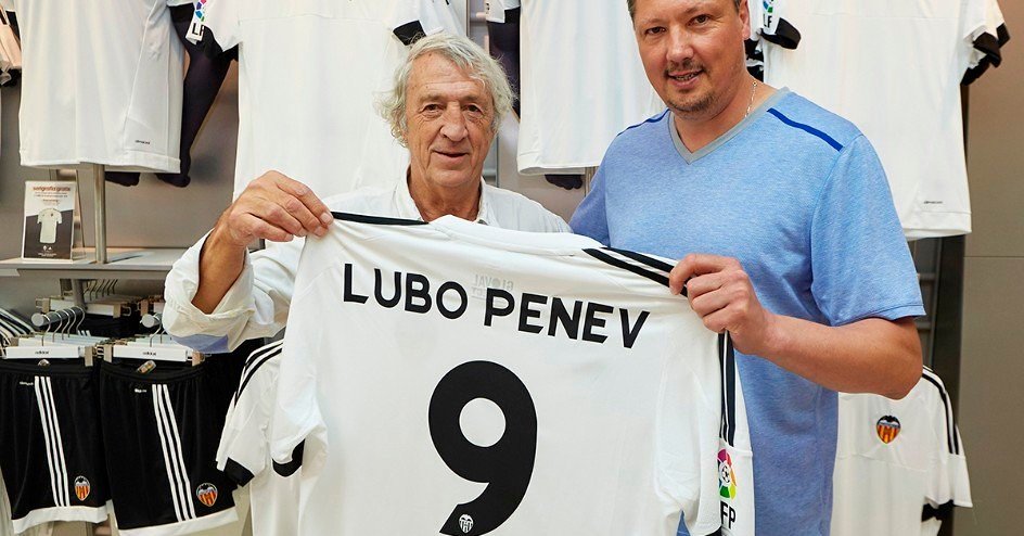 Penev se saca el abono del Valencia