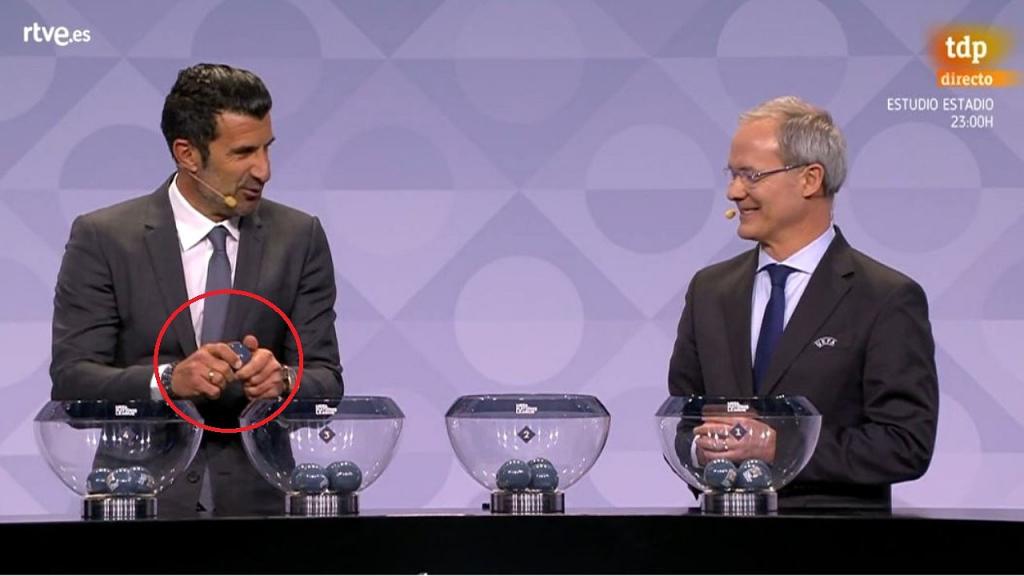 Figo struggles to open ball!