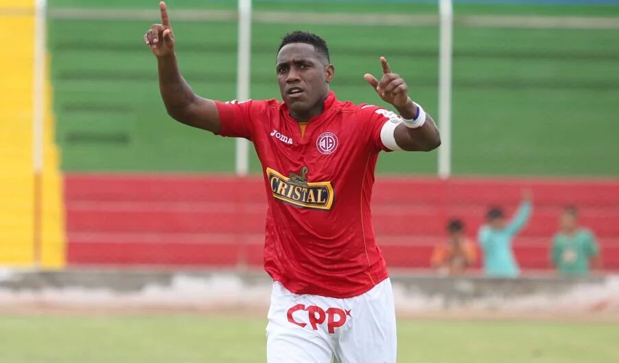 Tejada se sube a lo alto de la tabla de máximos goleadores de Perú