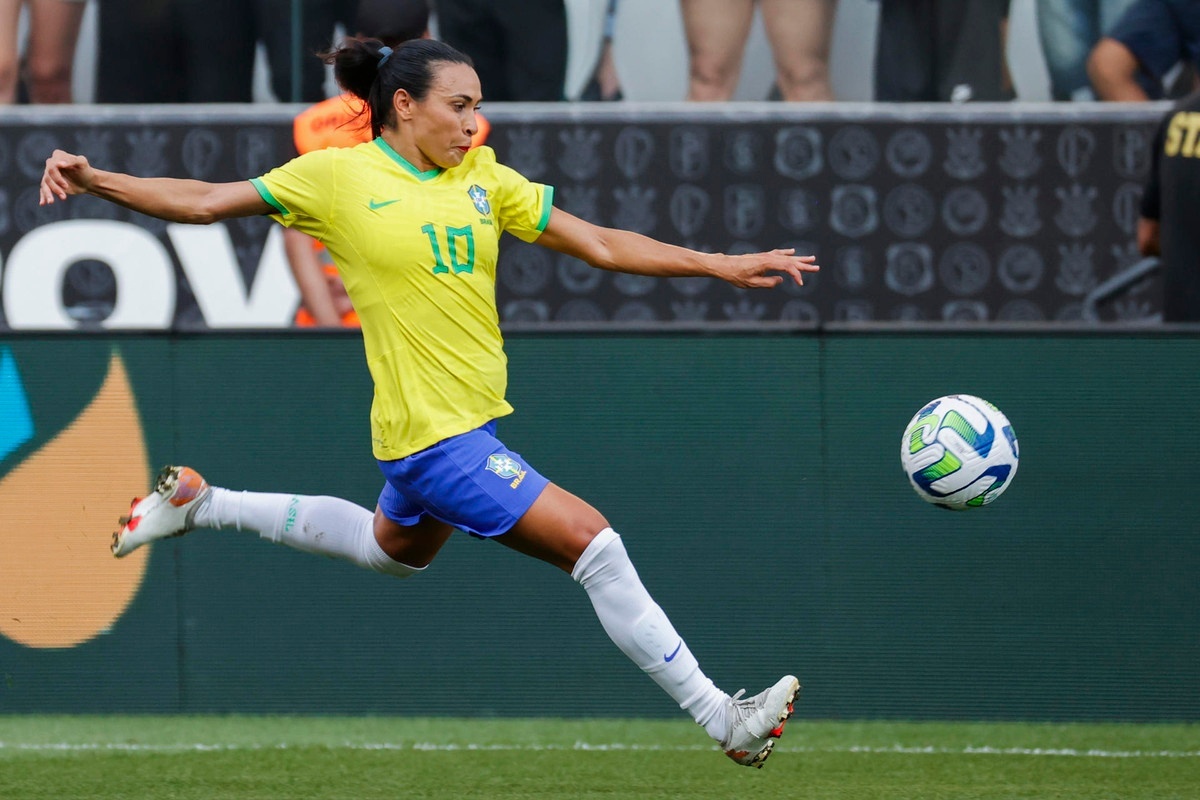 A nova coroação da rainha: Marta recebe prêmio FIFA
