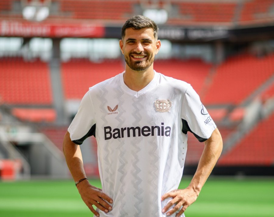 OFFICIAL: Bayer Leverkusen announce Rennes striker Martin Terrier