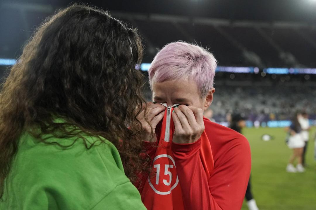 Rapinoe dijo adiós al fútbol lesionada y entre lágrimas