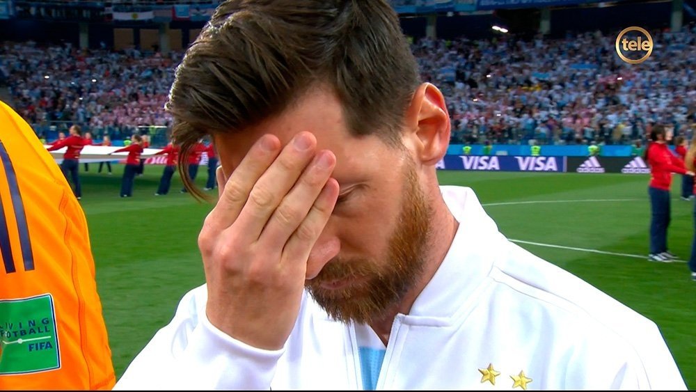 El Gesto Serio De Messi Durante El Himno Argentino