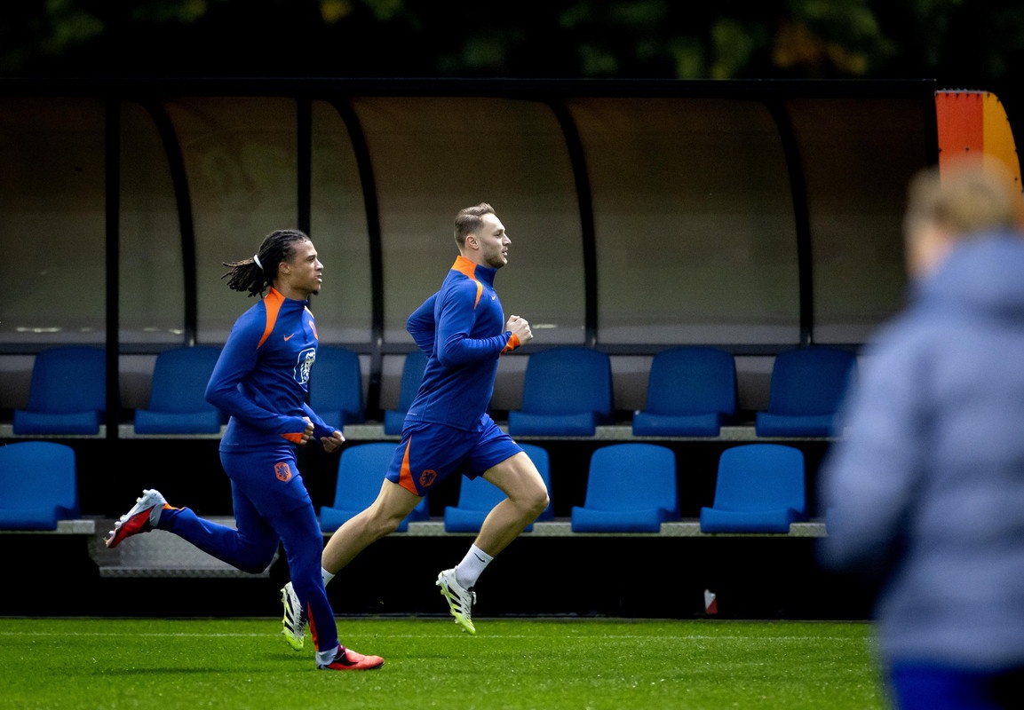 Barcelona eye Ake, but Manchester City have other plans