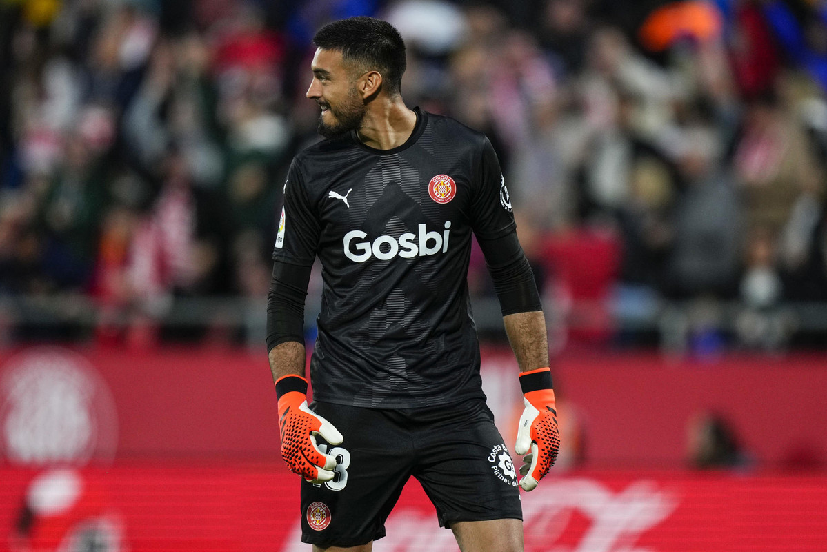 Gazzaniga, el favorito para defender la portería del Villarreal