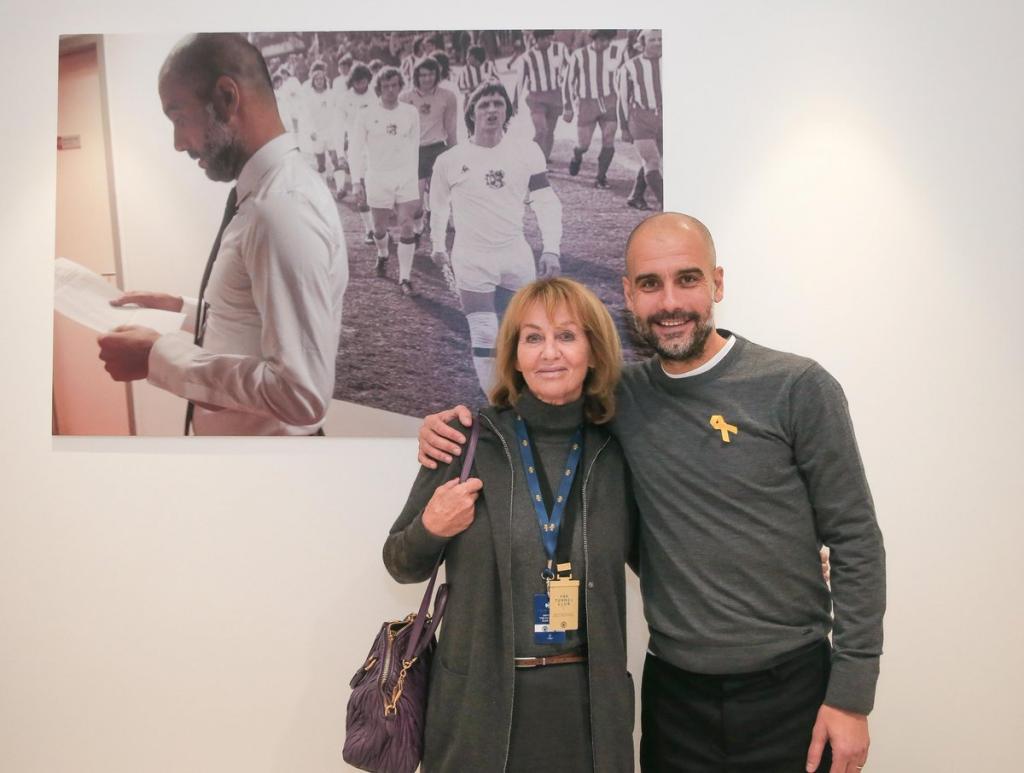La viuda de Cruyff visitó a Guardiola en el Etihad