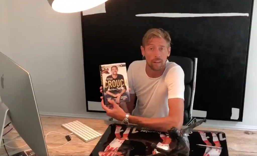 Peter Crouch presume de 'best seller'