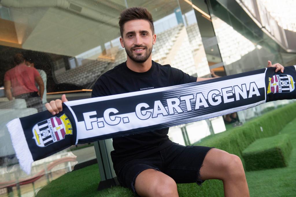 Nacho Gil avisa en su primer día: "En Segunda no te puedes despistar"