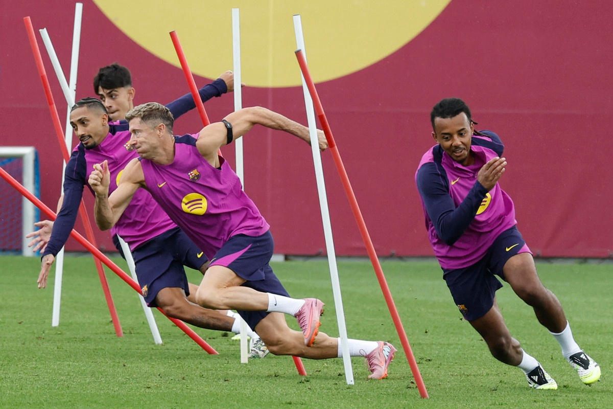 Raphinha back in full training with Barcelona squad
