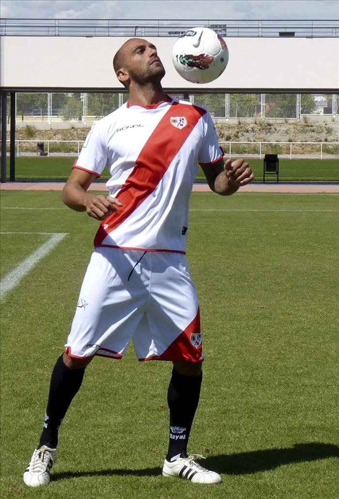 Raúl Bravo renueva su contrato con el Aris