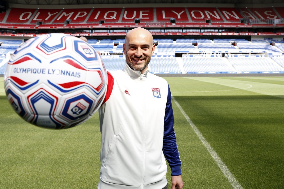 15 años después, Rémy Riou regresa al OL