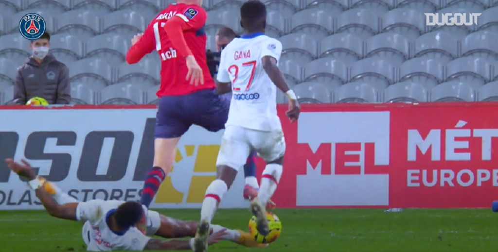 VÍDEO: la brutal salvada de Kimpembe ¡estando lesionado!