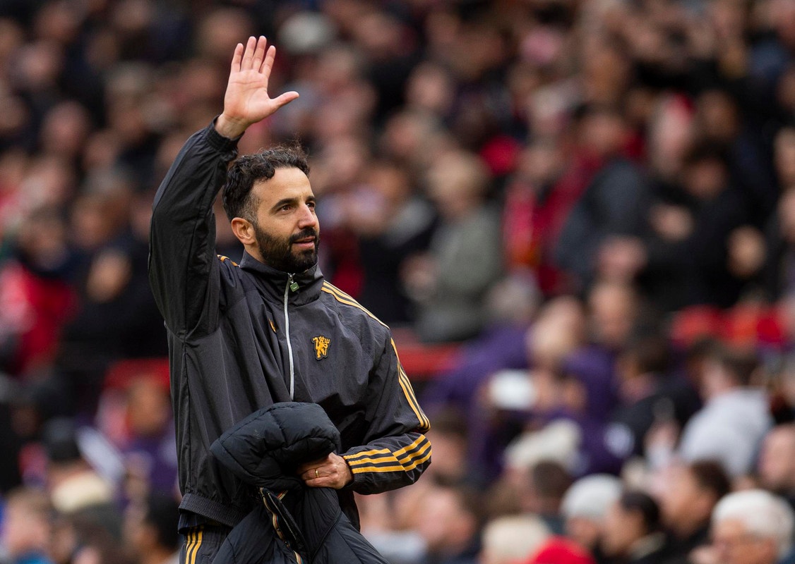 Man United aim skyward at Molineux