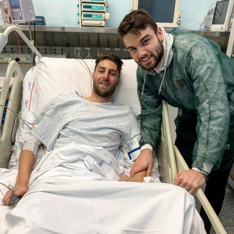 Scavone, fuera de peligro, recibió la visita del jugador con el que chocó