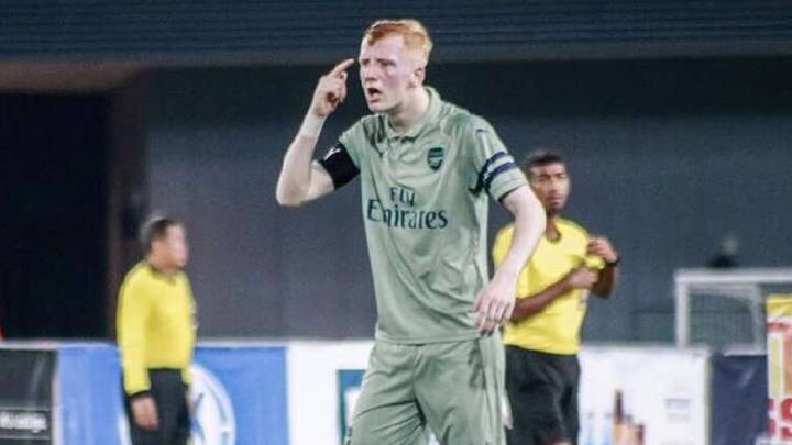 El central que al fin iba a debutar con el filial del Arsenal... ¡y ...