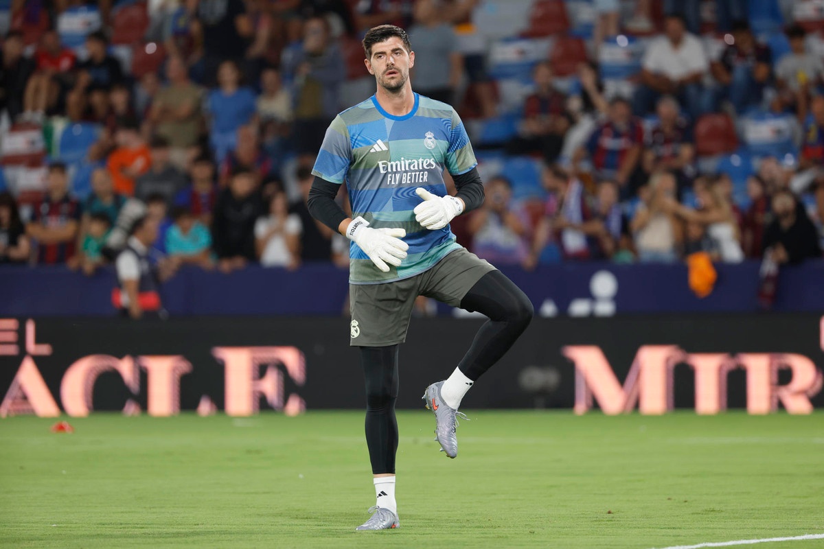 Courtois, baja para Atenas por una gastroenteritis; Huijsen es duda