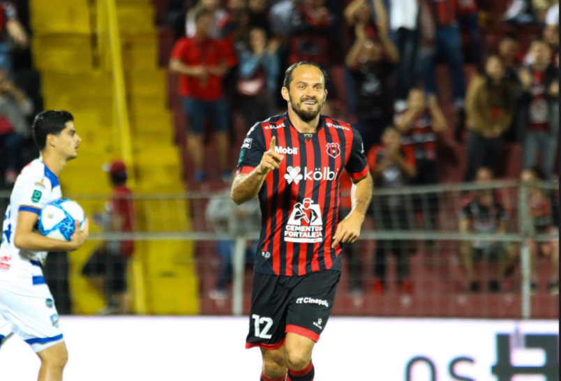 Alajuelense continúa al frente en Costa Rica