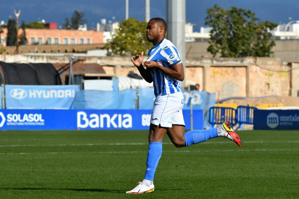 Vinicius Tanque señala el camino y el Algeciras sufre las consecuencias
