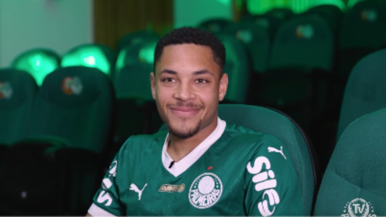 Vitor Roque completa seu primeiro treino com o Palmeiras