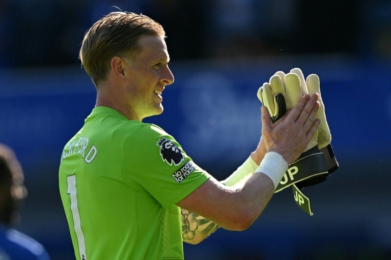 OFFICIAL: Goalkeeper Pickford signs new Everton contract