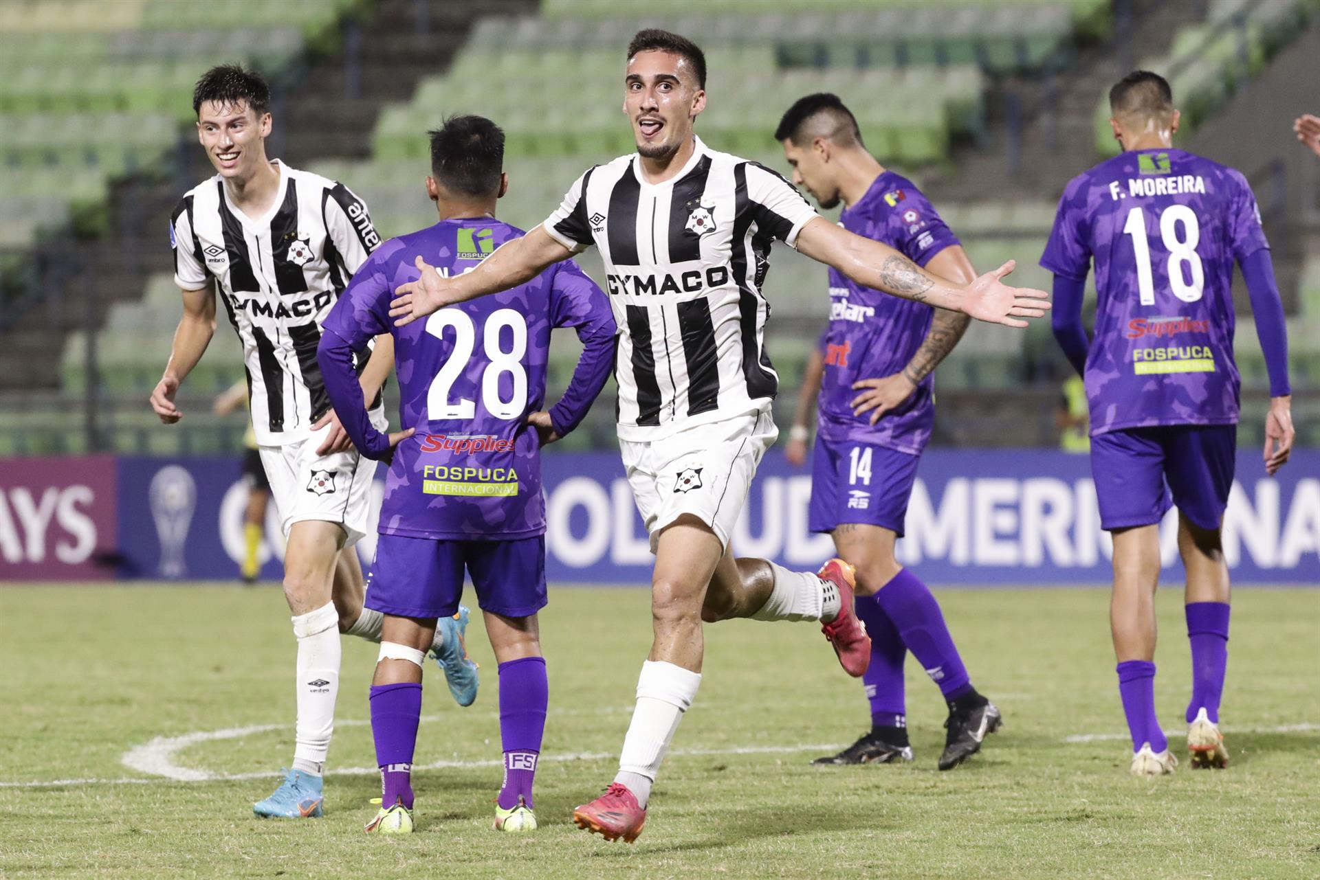 Wanderers firma su primera victoria y está a la espera de un milagro