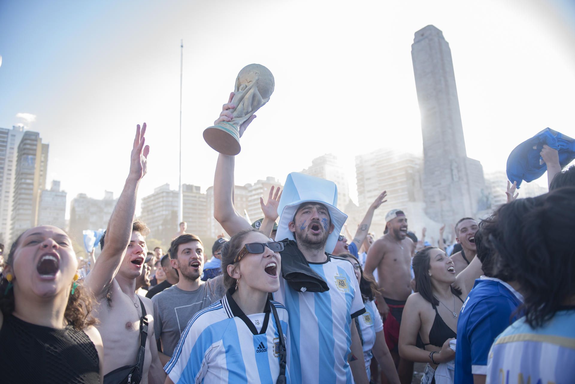 Rosario estalló en júbilo por Messi: "Un Mundial más, Leo"
