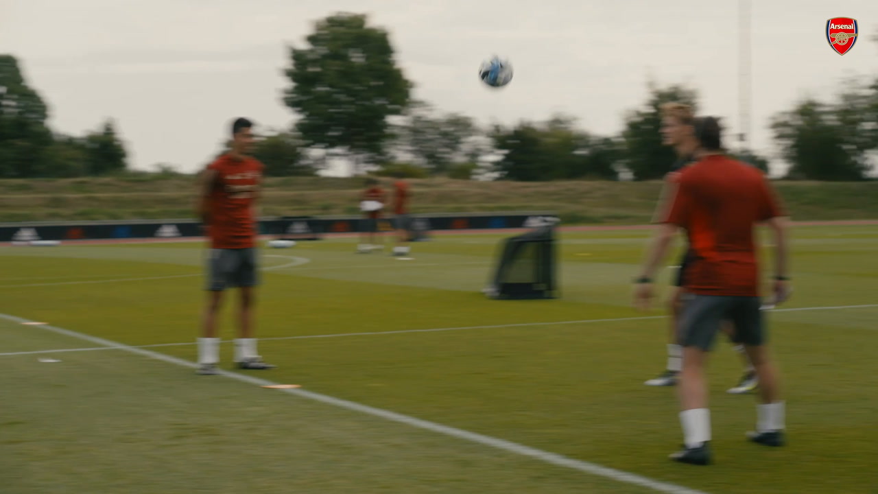 VIDÉO : Saka, Gabriel Jesus et leur bande s'entraînent à l'Adidas HQ