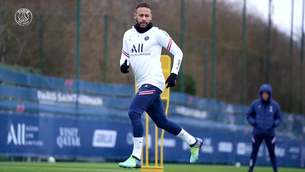 VIDEO: Neymar Jr is back on the training pitch