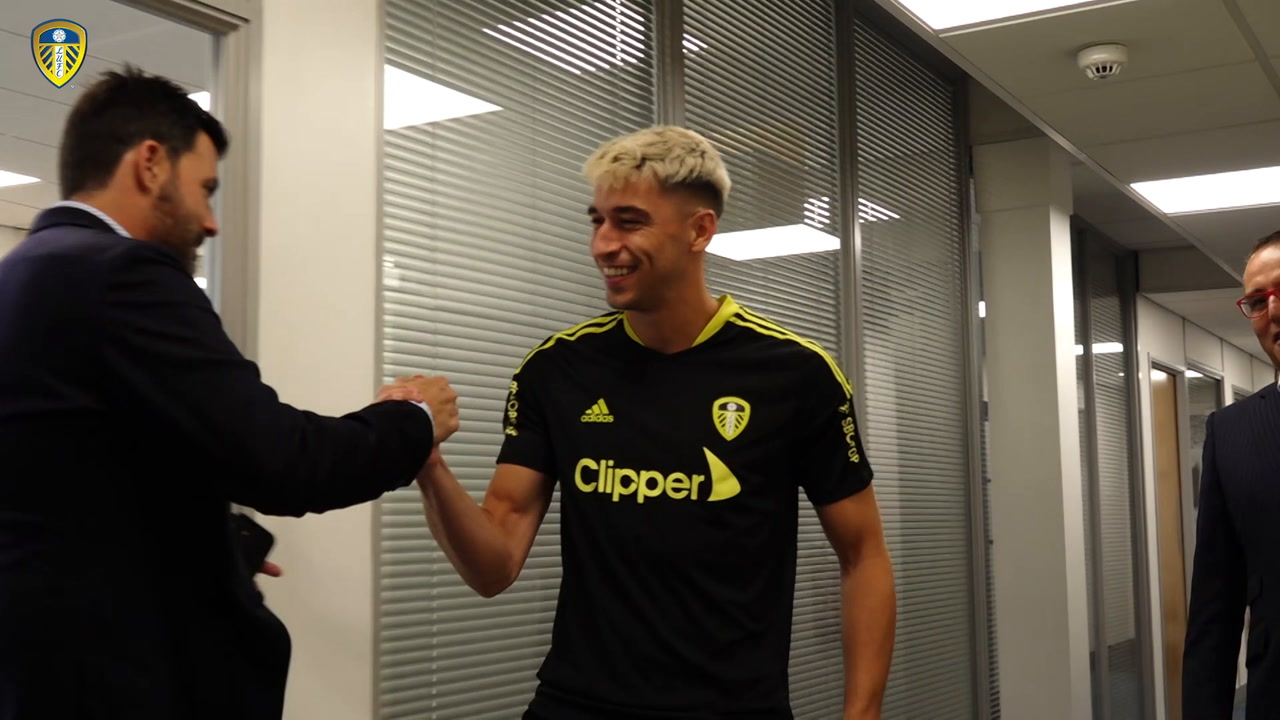 VÍDEO: todos los detalles de la llegada de Marc Roca al Leeds