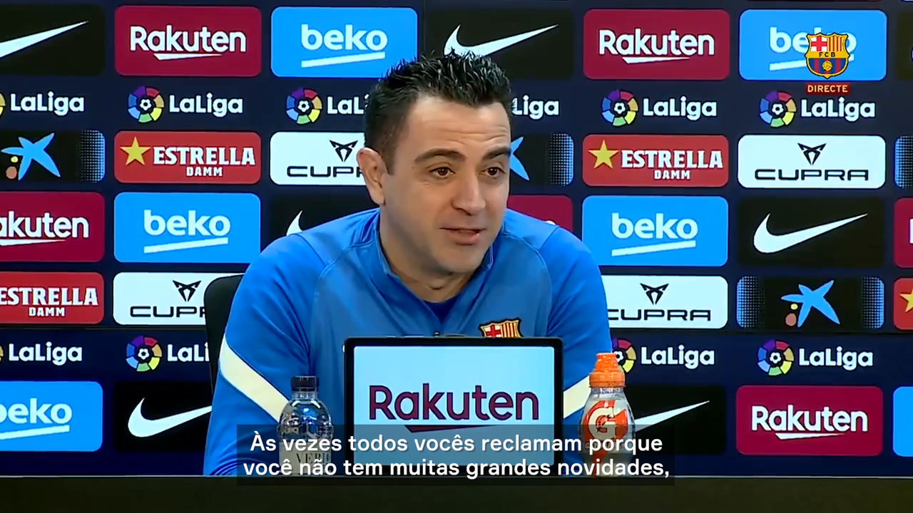 Xavi rasga elogios para Daniel Alves: Xavi rasga elogios para Daniel Alves: