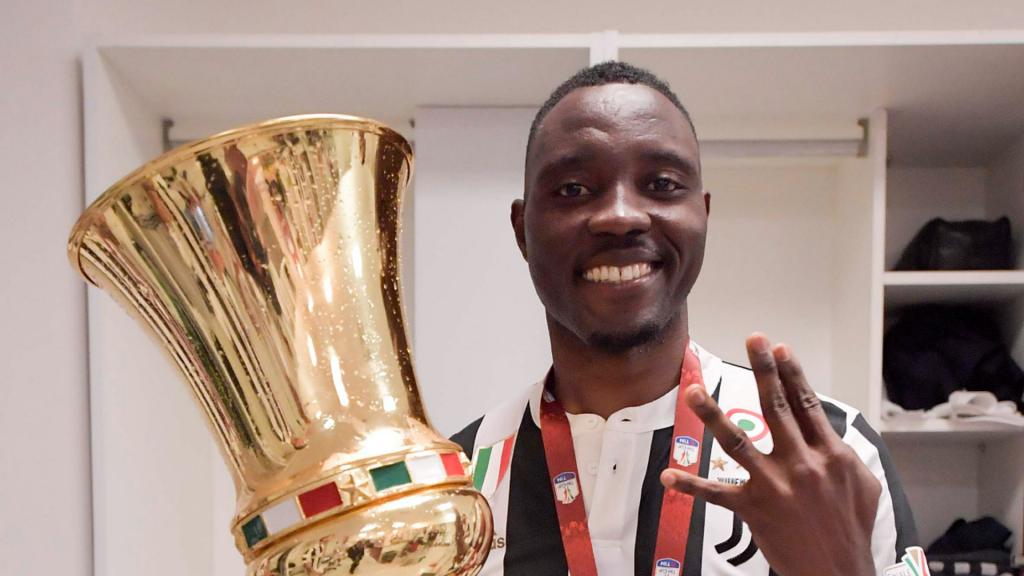 Asamoah announces retirement