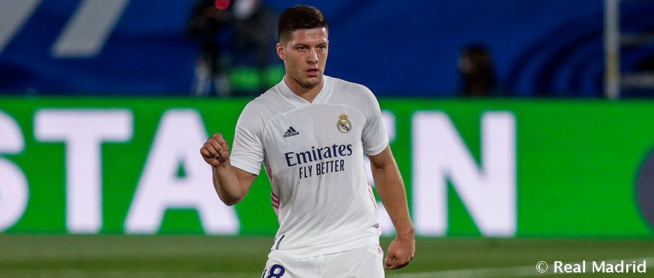 Jovic cumple 23 años y sigue buscando un sitio